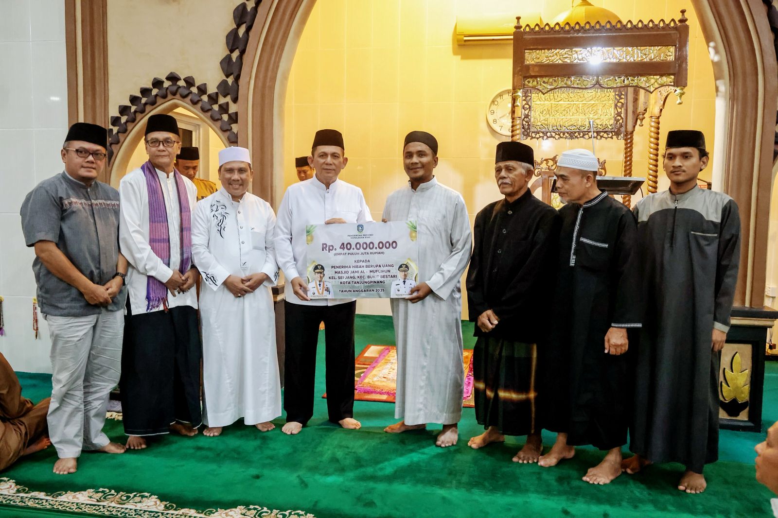 Gubernur Ansar Safari Ramadhan di Masjid Jami Al Muflihun, Pererat ...