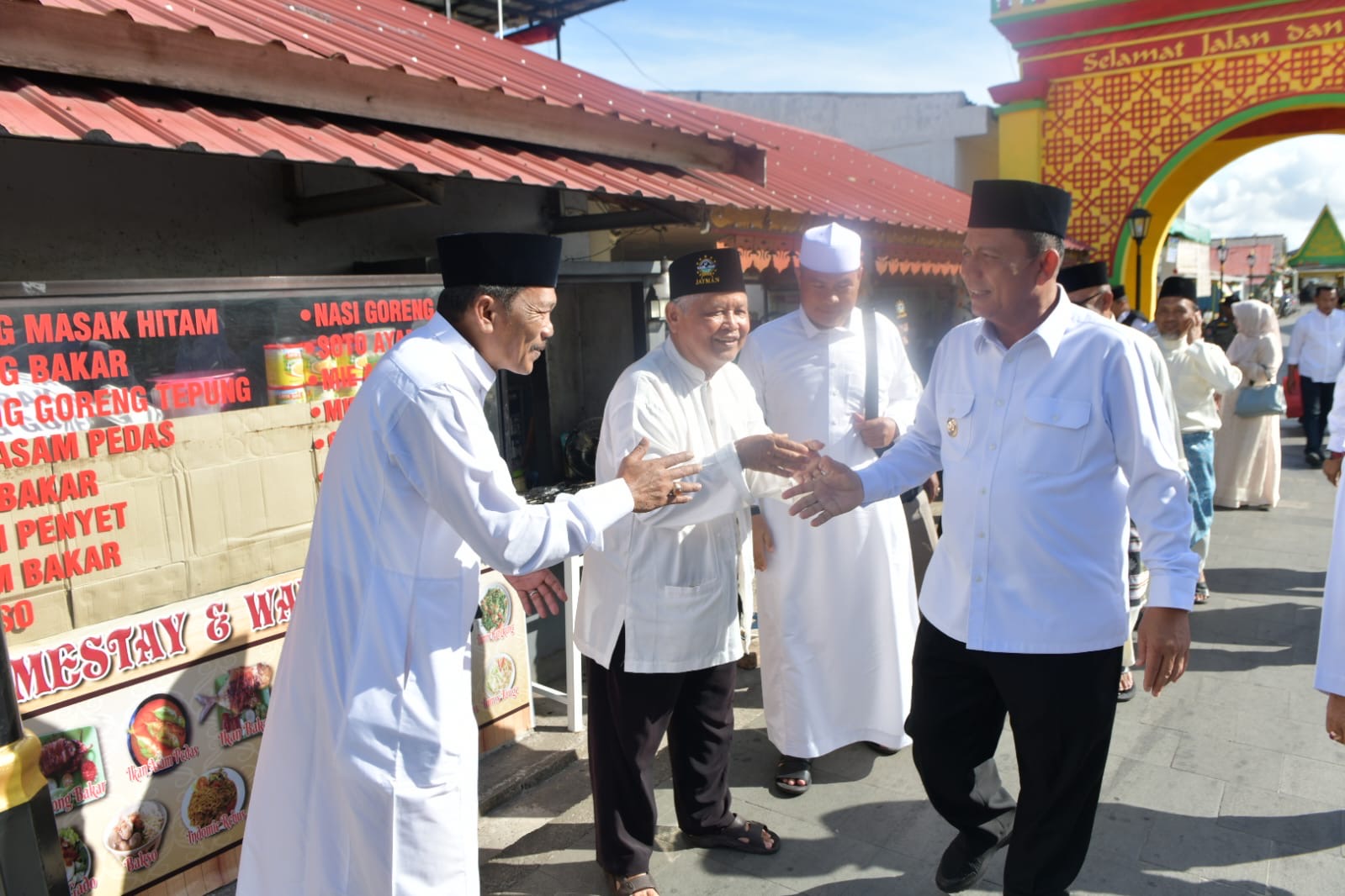 Gubernur Ansar Hadiri Haul Syekh Syihabuddin di Pulau Penyengat, Ribuan ...